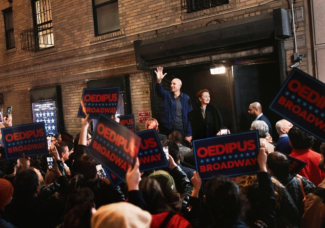 “OEDIPUS” STARRING MARK STRONG AND LESLEY MANVILLE NOW ON BROADWAY ...